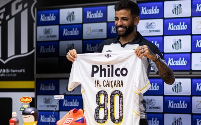 Caiçara chora ao ser apresentado no Santos: 'significa muito