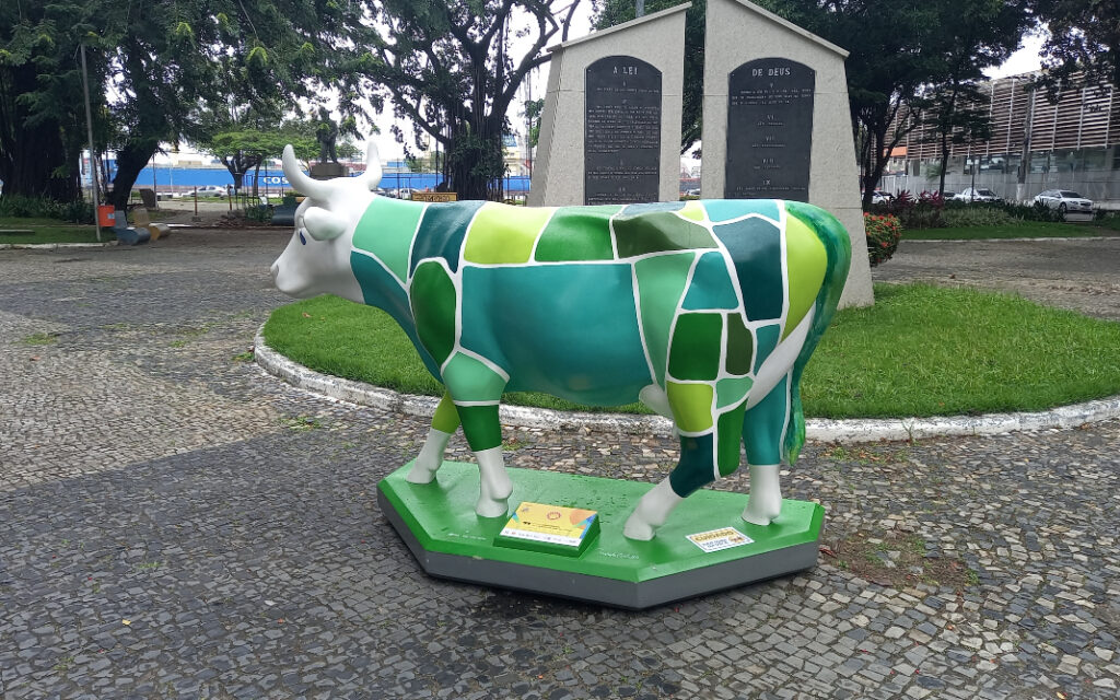 Shopping Vitória recebe esculturas do Cow Parade