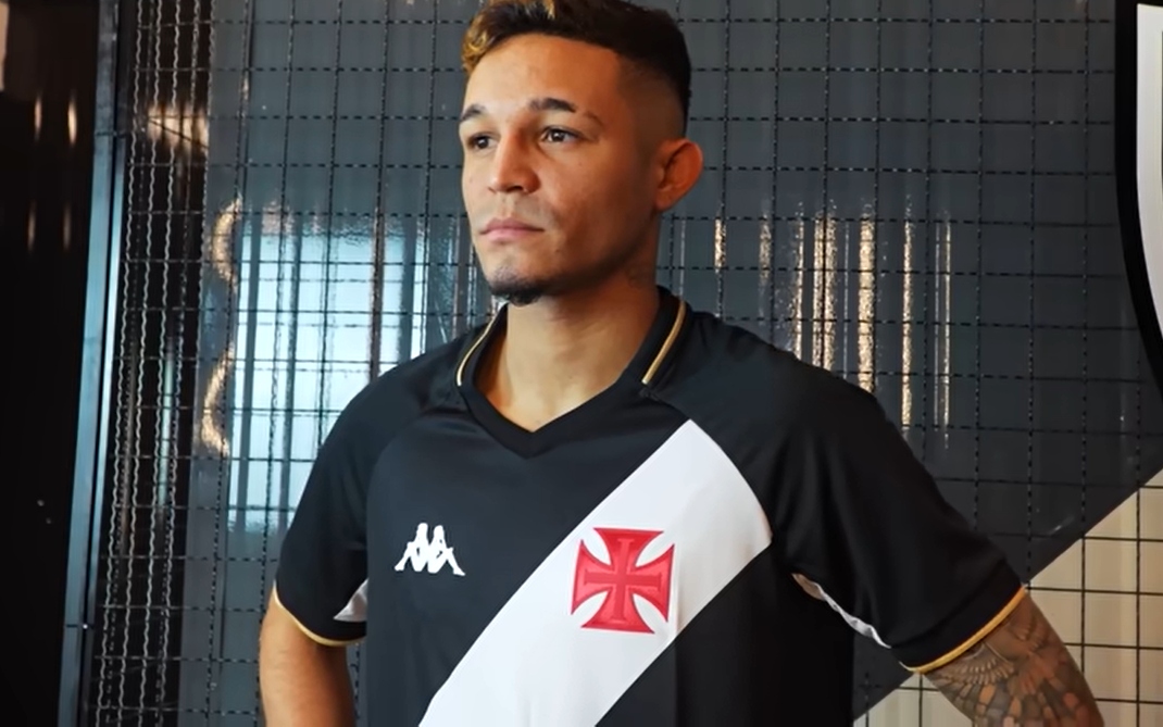 Adson fala da ansiedade de poder estrear no Vasco