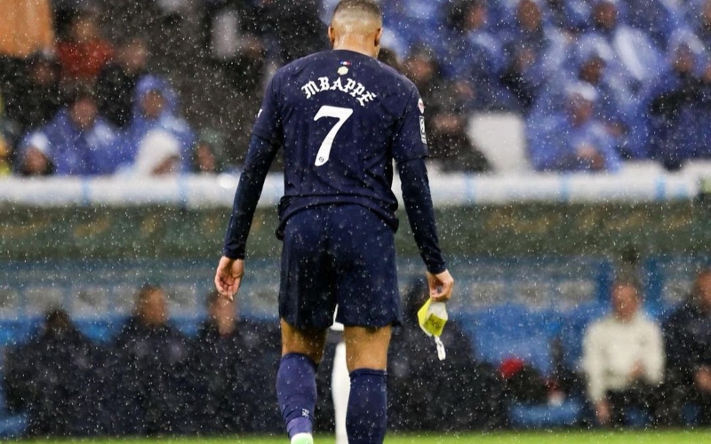 Mbappé oficializa saída do PSG: A aventura vai chegar ao fim