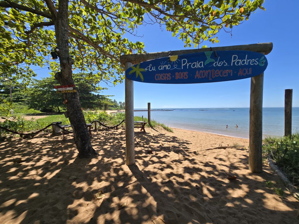 Praia dos Padres, em Aracruz: tranquilidade e boa gastronomia – ES Brasil